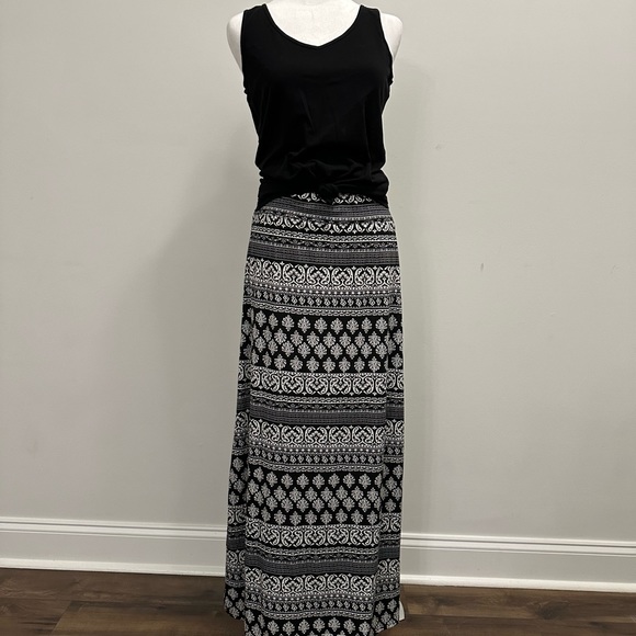 Urban Coco | Skirts | Black And White Maxi Skirt Or Halter Dress | Poshmark